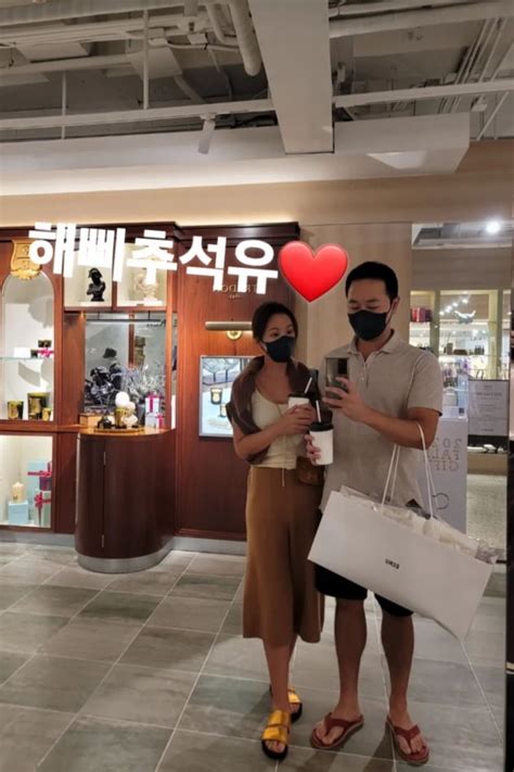 황정음 슬리퍼 신고 이영돈과 쇼핑 중인 애둘맘남편 껌딱지TEN 텐아시아