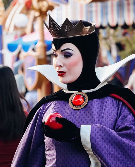 Disneyland Evil Queen 2022 Disney Evil Queen Disney Princess Cosplay