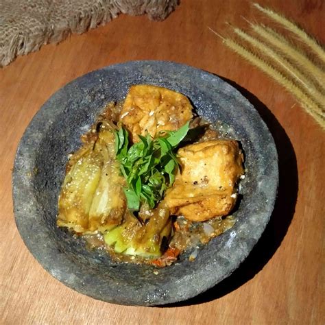 Resep Terong Bakar Tahu Geprek Sambel Kemiri Sederhana Rumahan Di Yummy App