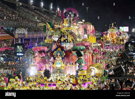 Rio Brésil 12 Février 2024 Défilés Des écoles De Samba Mangueira