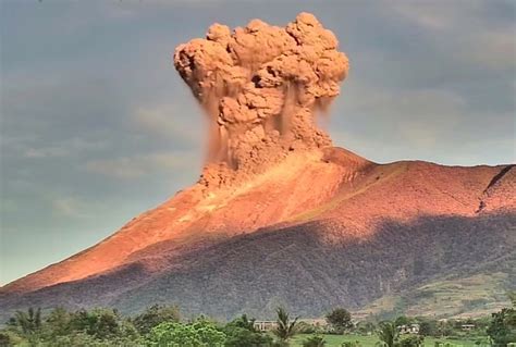 Philippines Kanlaon Volcano Erupts Spewing Ash 4km Into The Sky