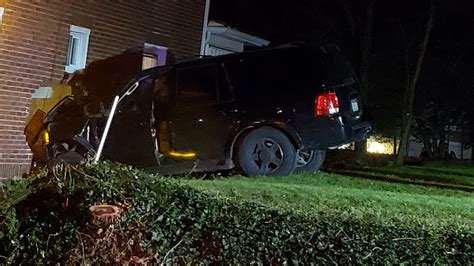 Vehicle Crashes Into Crafton Heights Home Cbs Pittsburgh