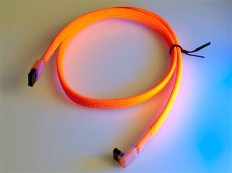 Флуоресцентный SATA кабель Vizo красного цвета - PCDESIGN