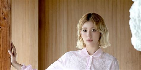 전소미 복근 드러낸 초여름 리얼 데일리룩팬들도 감탄한 시크함 패션연구소