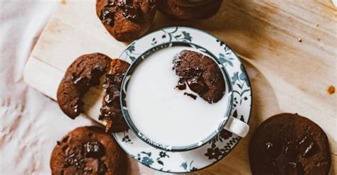 Milk And Molasses Enema Recipe For Digestive Health And Cleansing Benefits