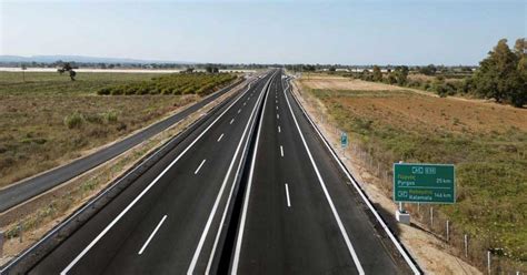 Η «λευκή γραμμή του δρόμου της Dr June Robertson Mccarroll