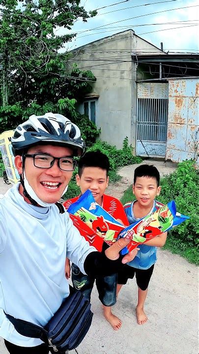 Lần Thứ Trên 3 Tôi Lì Xì Free Kem Hấu Cho 2 Bạn Fans Nam ở Tư Tòng Du