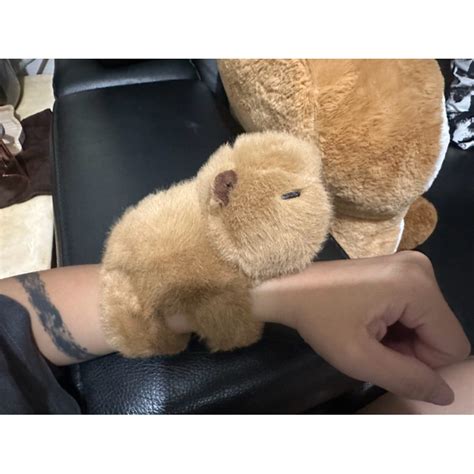 卡皮巴拉啪啪圈水豚玩偶手環公仔毛絨玩具女孩娃娃兒童手腕小掛件~ 蝦皮購物