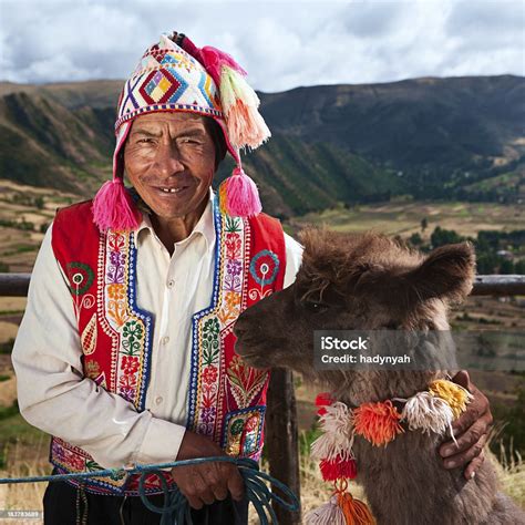 Foto De Retrato De Homem Peruana Perto De Pisac Vale Sagrado No Peru E