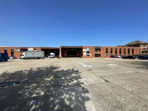 15 The Avenue Egham Tw20 Warehouse