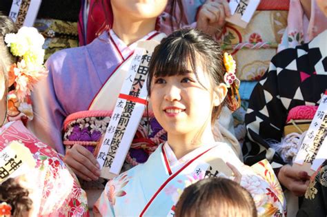 2019年1月、神田明神での成人式で笑顔を見せるhkt48の下野由貴（撮影・古川泰裕） 公演1000回超の「座長」hkt48下野由貴が卒業