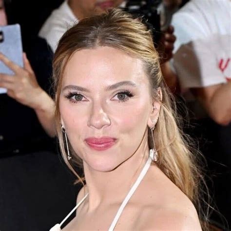 Natasha Lovers Karen Gillan As Eliza Dooley In Selfie Facebook