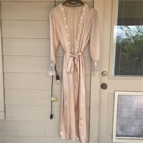 Vintage Flora Nikrooz Peachy Robe 🎀 I Feel Like A Depop