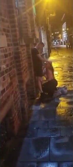 Flagra De Boquete Na Rua Ela Ficou Com Vergonha Mas No Final Terminou
