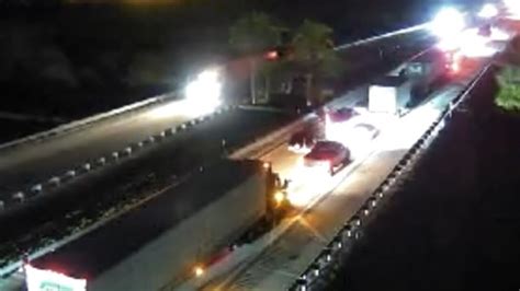 Man Dead 4 People Hurt In Crash That Closed Down Southbound Turnpike