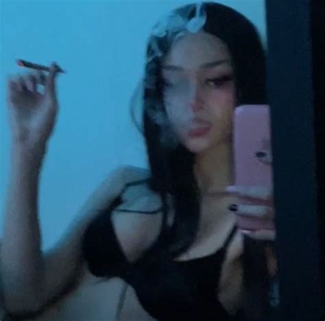 Pretty Woman Alt Aesthetic Strange Music Arab Girls Pose Reference