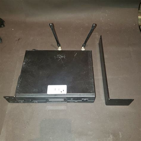 Audio Technica Atw R2100 Uhf Synthesized Diversity Receiver With Brack