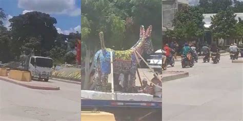 A La Polémica Escultura De La Burra Mi Primer Amor La Recibieron Con