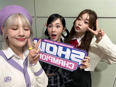 윤 On Twitter Rt Showchampion1 ￣￣￣￣￣￣￣￣￣￣￣￣￣ 쇼챔반에 온 걸 환영해 💗