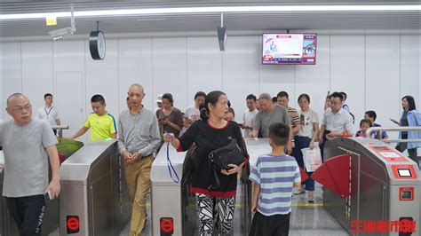 长沙地铁1号线北延线正式载客，首批市民进站乘车 三湘都市报