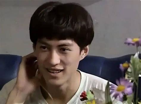 老幹部靳東：與大9歲的江珊同居5年，為何又轉身娶了二婚的李佳 每日頭條