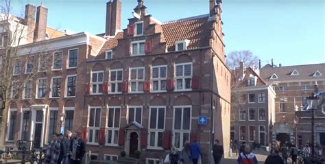 Oudste huis van Amsterdam in privébezit staat te koop Pure Luxe