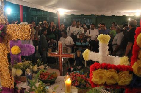 Habitantes Del 23 De Enero Rindieron Honores A La Cruz De Mayo Fotos