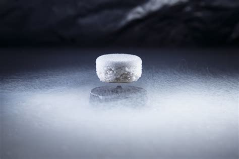 新型超導材料「二碲化鈾」突破：發現全新量子物質態 Technews 科技新報