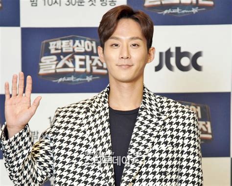 포토 이충주 감미로운 보이스로 스타투데이