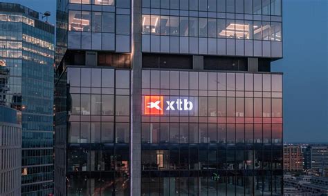 XTB udostępnia wymianę walut na rachunkach klientów Akcje brokera biją
