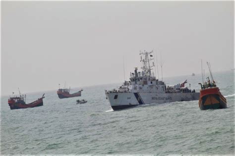 Indian Coast Guard Assists The Tamilnadu Government In Flood Relief