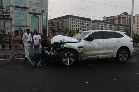Ahmedabad Video इस्कॉन ब्रिज पर तेज रफ्तार कार का कहर कुचलने से 9 की