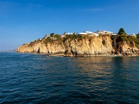 바위 절벽 건물 라구나 비치 남부 캘리포니아 5k시사