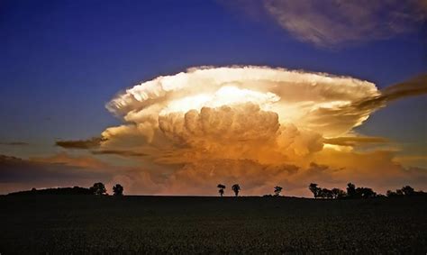 Amazing Cloud Formations Mirror Online