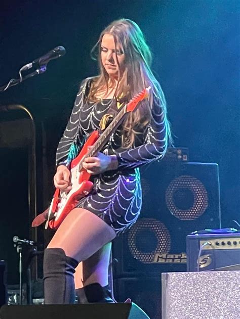 Pin By Amazonas Aga On Ally Venable Female Guitarist Female Musicians Heavy Metal Girl