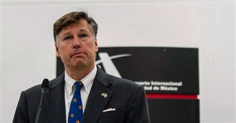 Nuevo Embajador De Estados Unidos En México Llega Al País Con La Mano