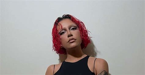 Priscilla ex Alcântara explica mudança no visual Seis anos sem