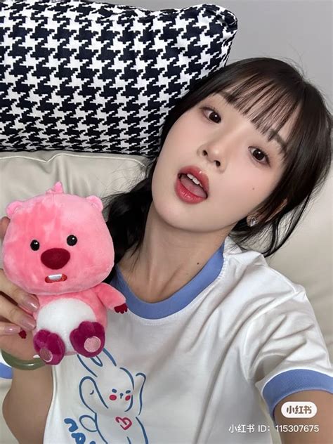 Pin de Edilaine Cañete Reis em Zhang Miao Yi Fotos Aniversario Atriz