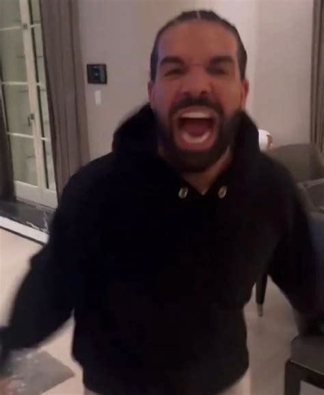 Pin By 𝐊𝐚𝐢𝐫𝐢 ♡ On 𝐌𝐨𝐨𝐝 🤭 Drake Funny Drake Photos Drizzy