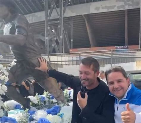 Video Domenico Sepe Massimo Vignati E Il Museo Maradona Auguri Diego La Statua Del Pibe De