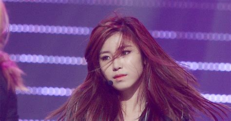 [포토엔]시크릿 전효성 바닥에 앉아 뽐내는 각선미 엠카