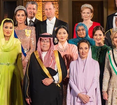 زیباترین ملکه‌های دنیا در جشن عروسی ولیعهد اردن عکس دسته جمعی خاندان سلطنتی در پایان مراسم
