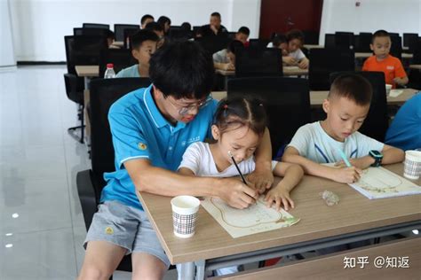 【三下乡】少年执笔，墨香飞扬 ——长江师范学院马克思主义学院“青春星火筑梦团”开展“七彩课堂”活动 知乎