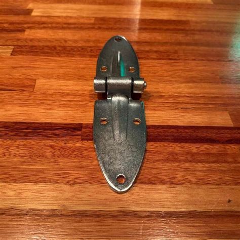 Bonnet Hinge Chasing Classic Cruisers