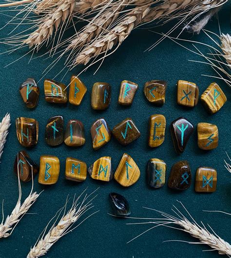 Руни з Тигрового Ока Ґуллінбурсті Dryade купити руни ручної роботи