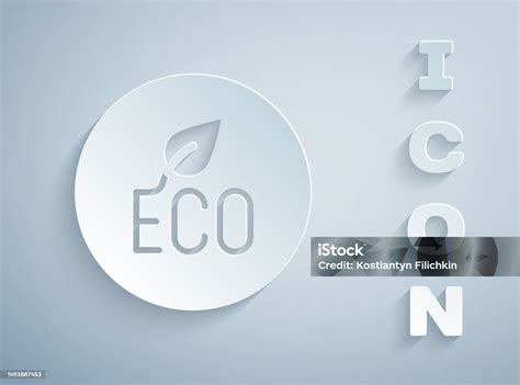 회색 배경에 격리 된 잎 에코 기호 아이콘을 잘라 용지 에코 그린 배너 라벨 태그 로고 스티커 종이 아트 스타일 벡터 3차원