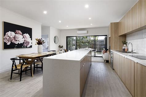 3 106 Warrigal Road Camberwell VIC 3124 Domain