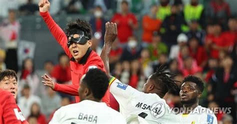 월드컵 `마스크 투혼` 손흥민 팬들에게 죄송조규성 잘했다