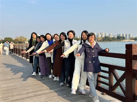 社会发展与公共管理学院开展“巾帼芳华·礼赞‘她力量”妇女节系列活动 社会发展与公共管理学院