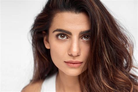 Claudia Doumit Novio Fumar Origen Tatuajes Y Patrimonio 2026 Taddlr